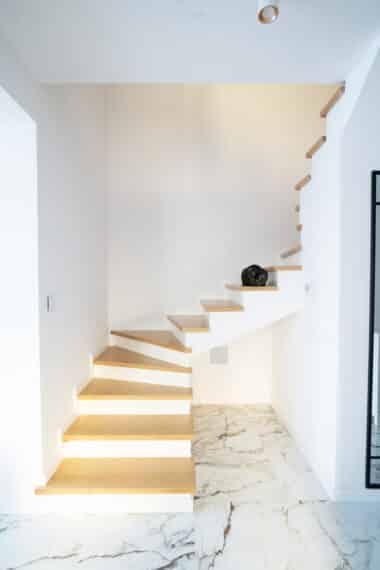 Giron d'escalier : quelle est la taille minimum